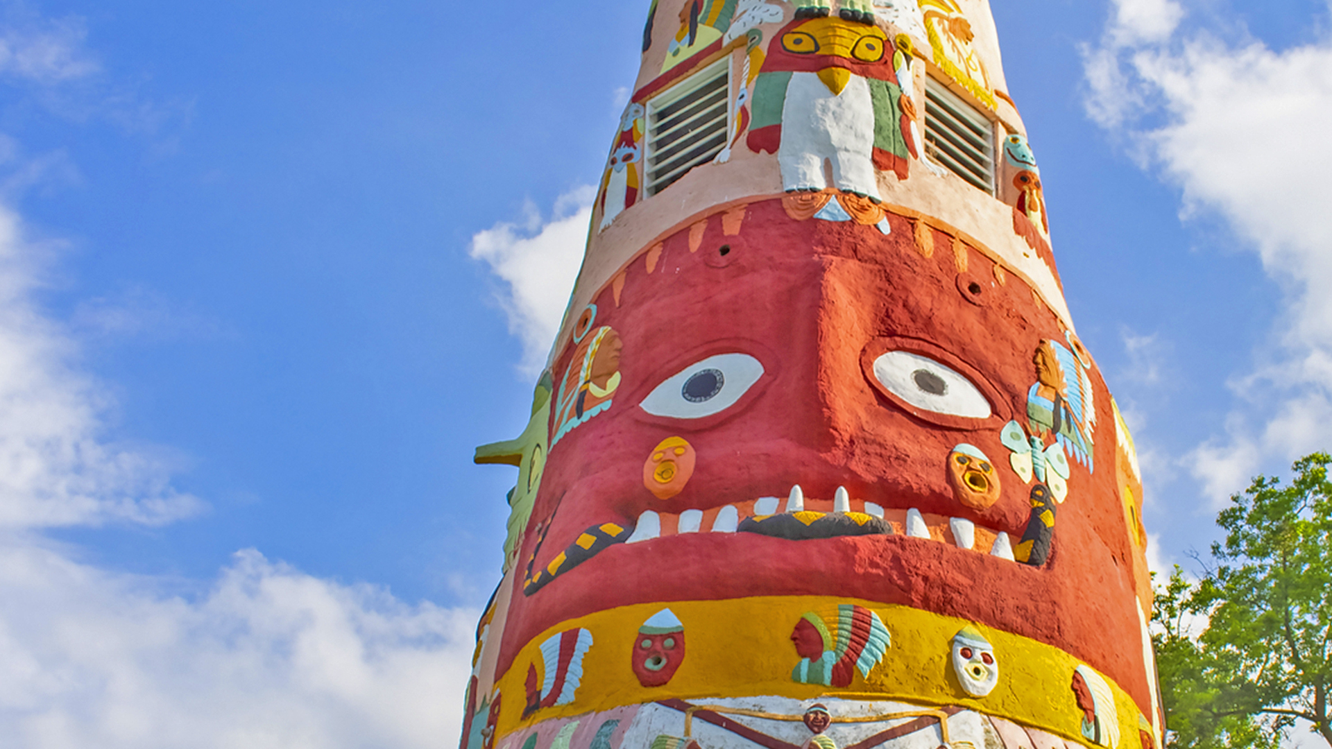 World’s Largest CONCRETE Totem Pole - Dustbowl Highway